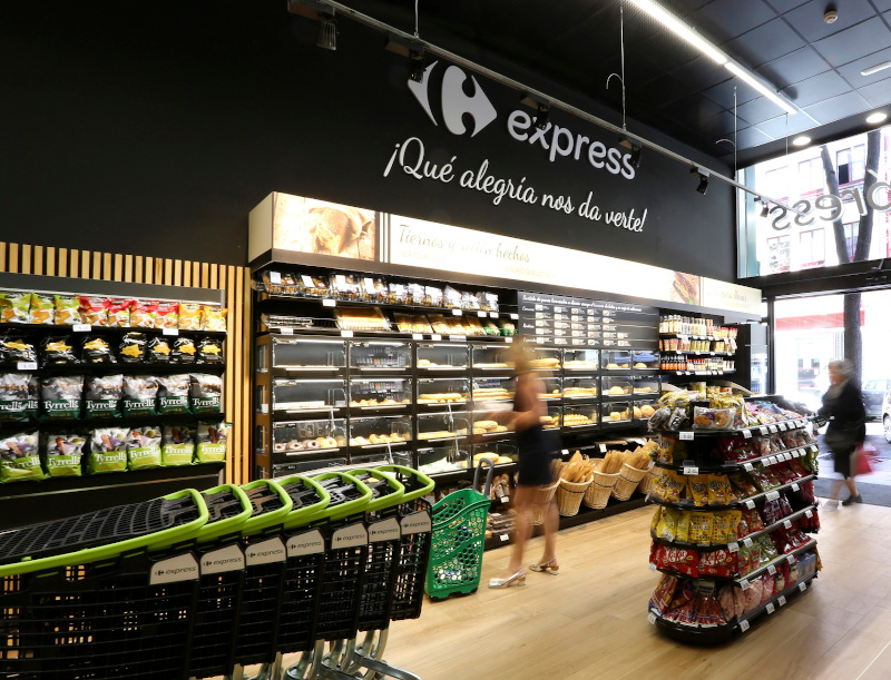 Carrefour comienza a adaptar los 172 centros adquiridos a Supersol