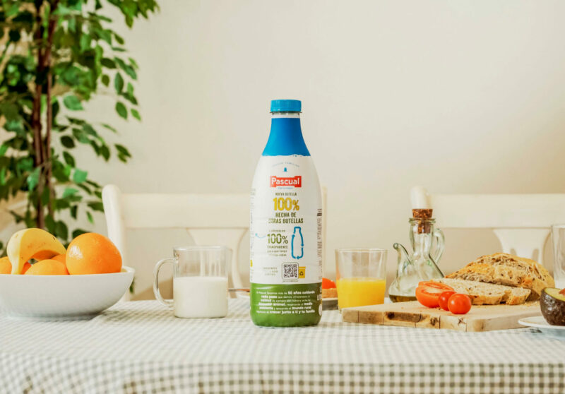 Pascual lanza la primera botella de leche hecha a partir de otras ...