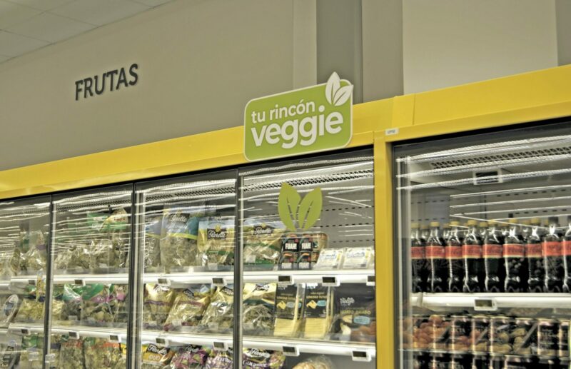 Alimerka suma sección veggie con productos plant-based - DARetail. La ...